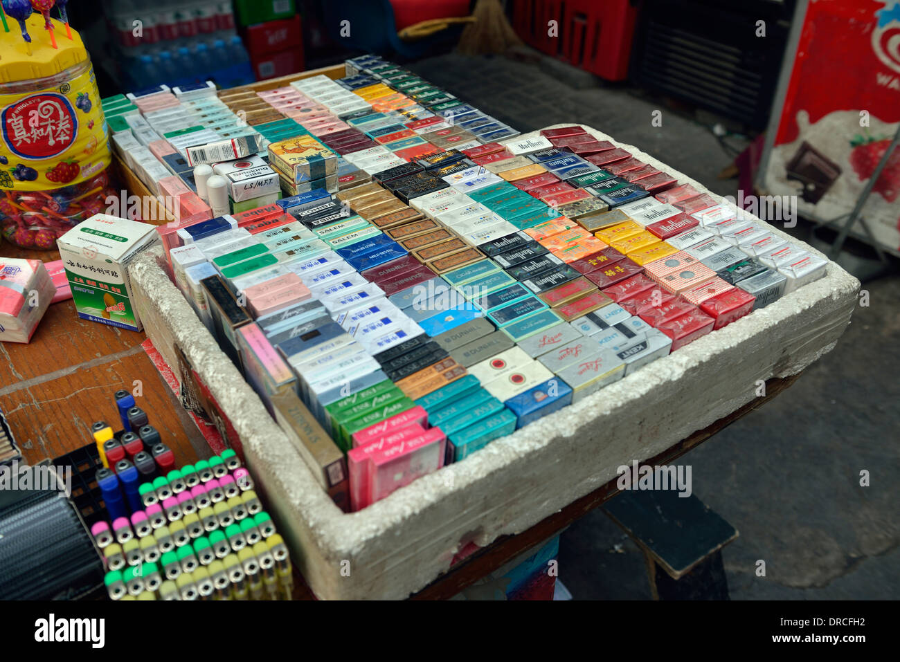 Cigarettes for sale hi-res stock photography and images - Alamy