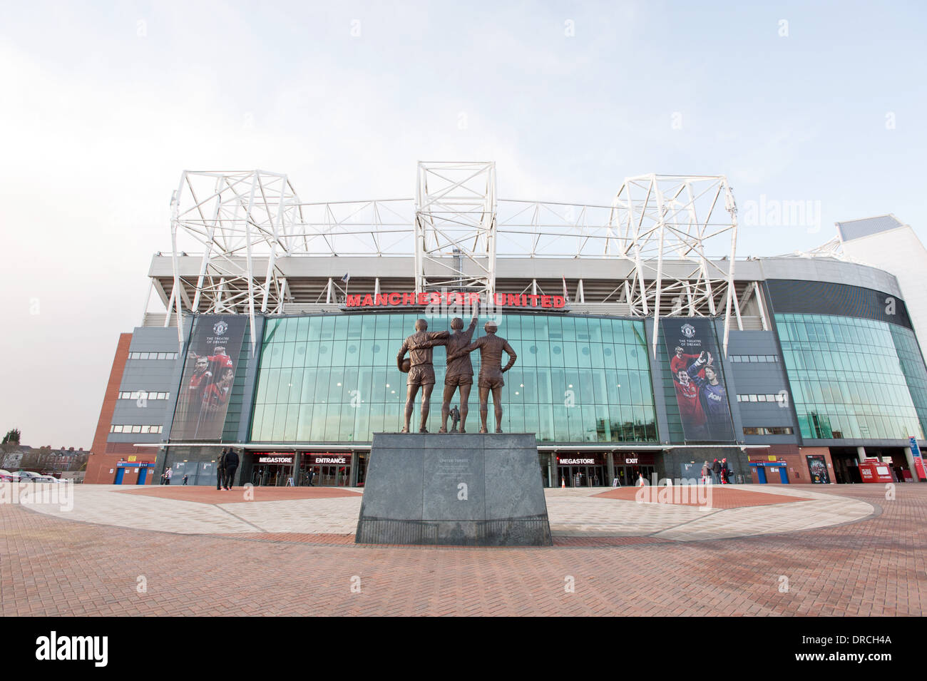 Old trafford exterior hi-res stock photography and images - Alamy