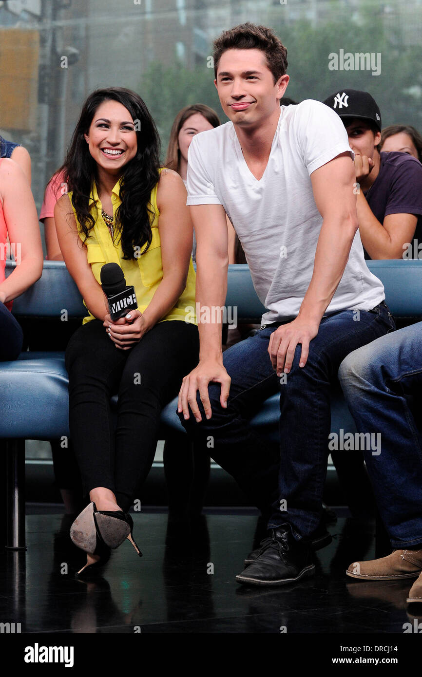 Cassie Steele And Joe Dinicol Cast Of The L A Complex Appears On