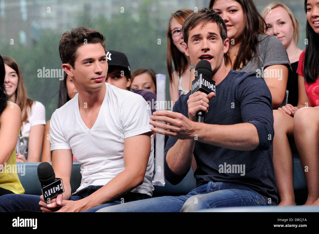 Joe Dinicol and Jonathan Patrick Moore Cast of The L.A. Complex appears ...