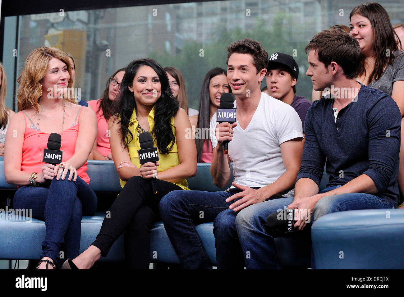 Jewel Staite, Cassie Steele, Joe Dinicol and Jonathan Patrick Moore ...