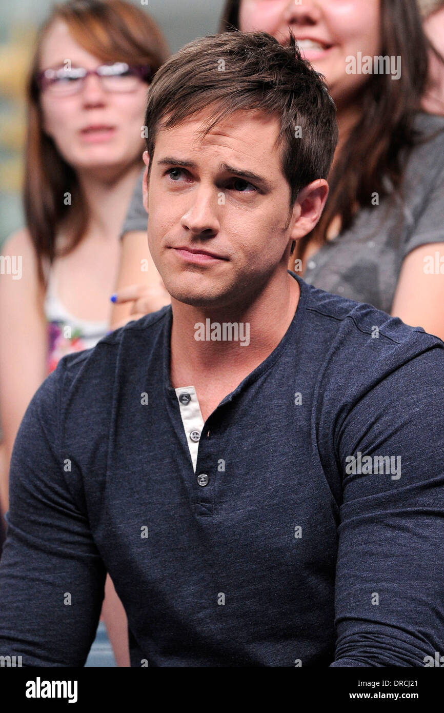 Jonathan Patrick Moore Cast of The L.A. Complex appears on MuchMusic's ...