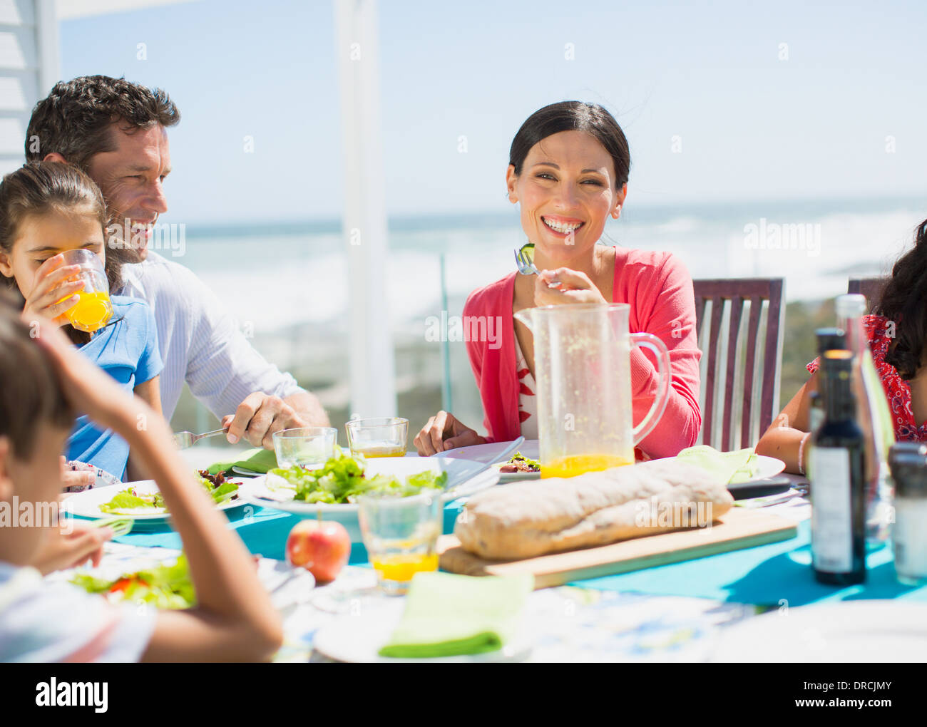 Girls and boys at ocean hi-res stock photography and images - Alamy