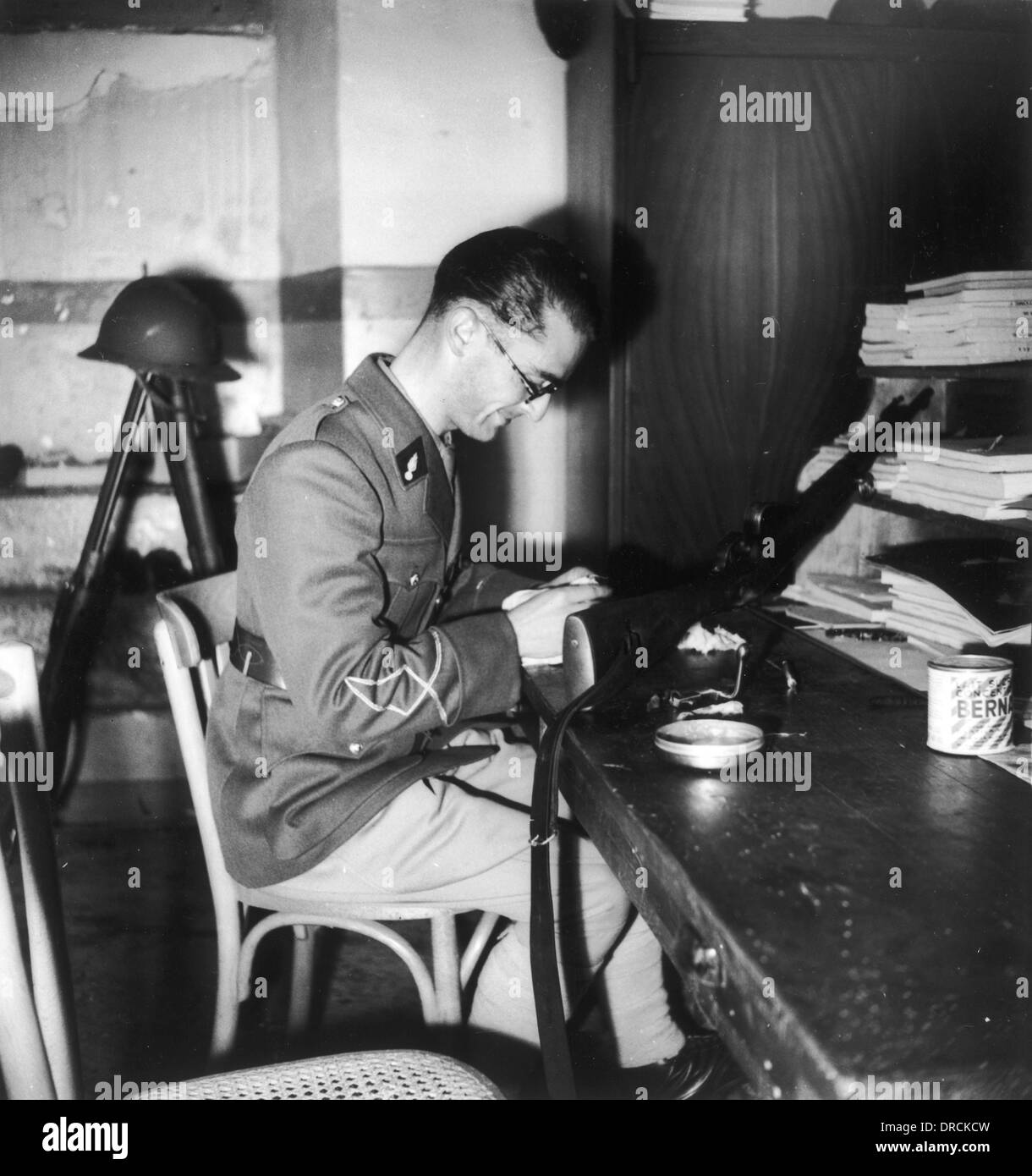 French soldiers world war ii training hi-res stock photography and ...