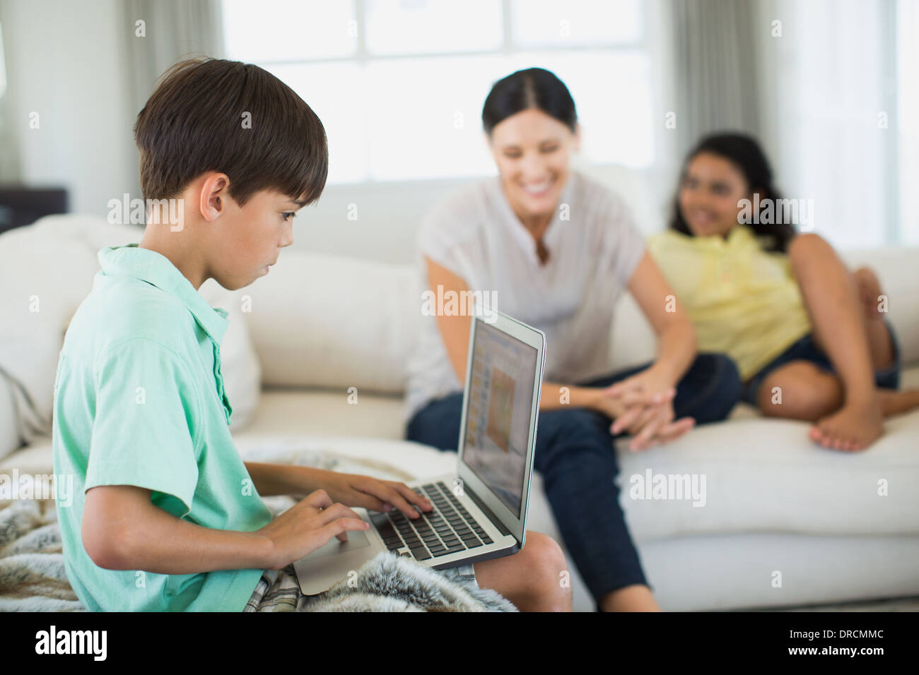 Three children using laptop hi-res stock photography and images - Alamy