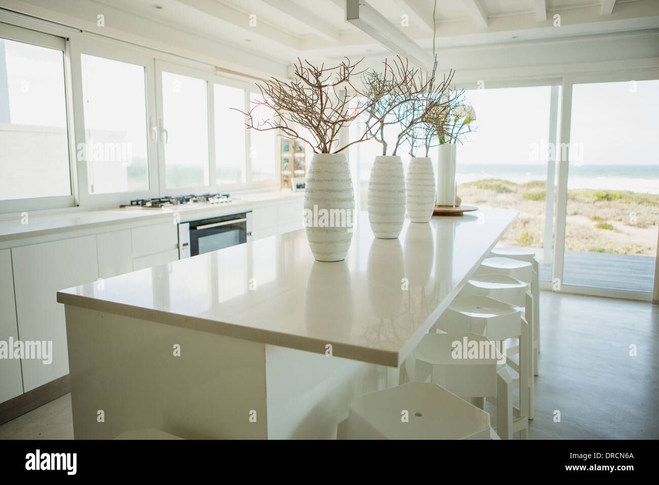 Vase kitchen counter hi-res stock photography and images - Alamy