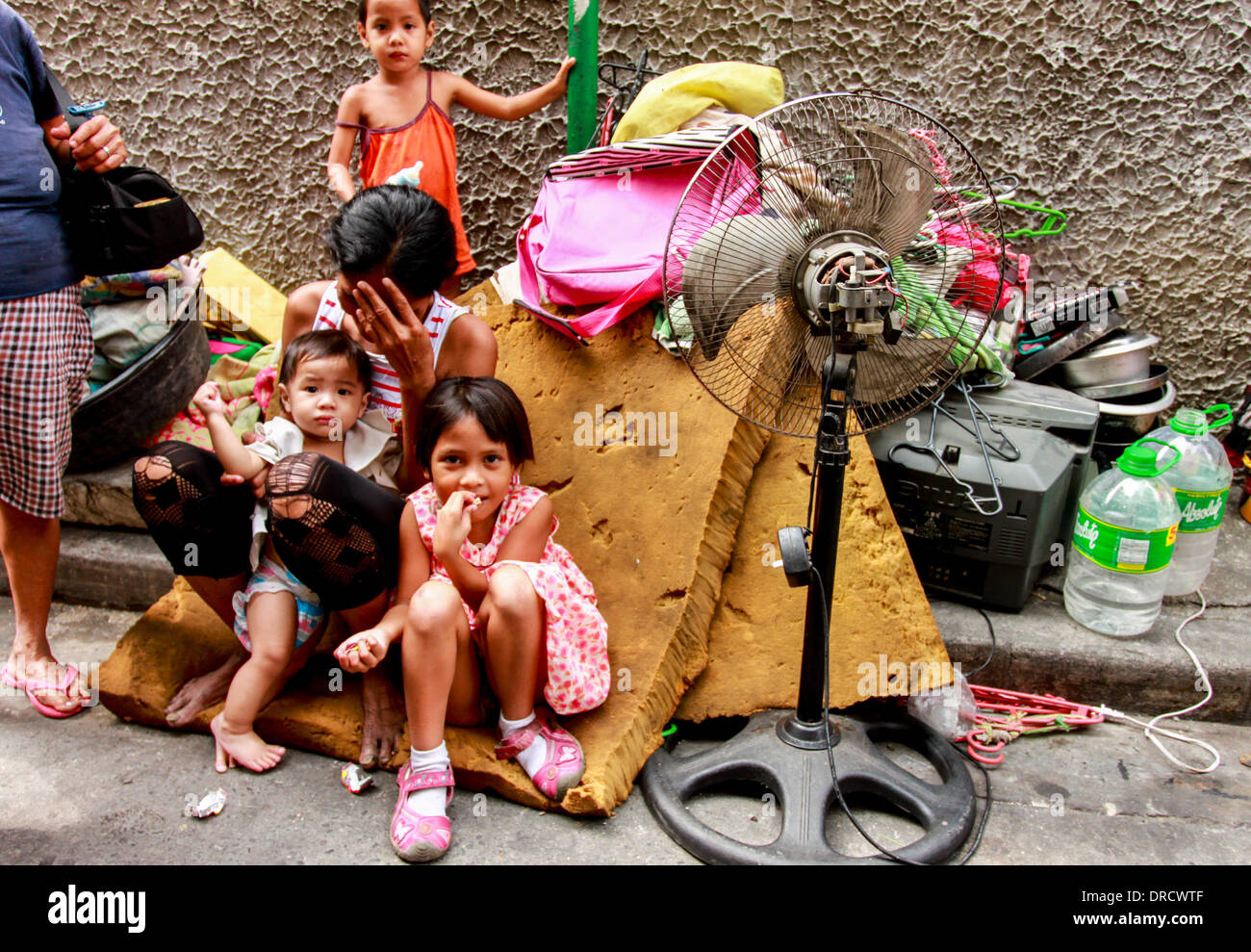 Philippines homeless hi-res stock photography and images - Alamy