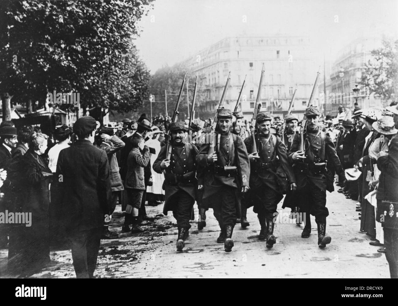 Parade of french troops hi-res stock photography and images - Alamy