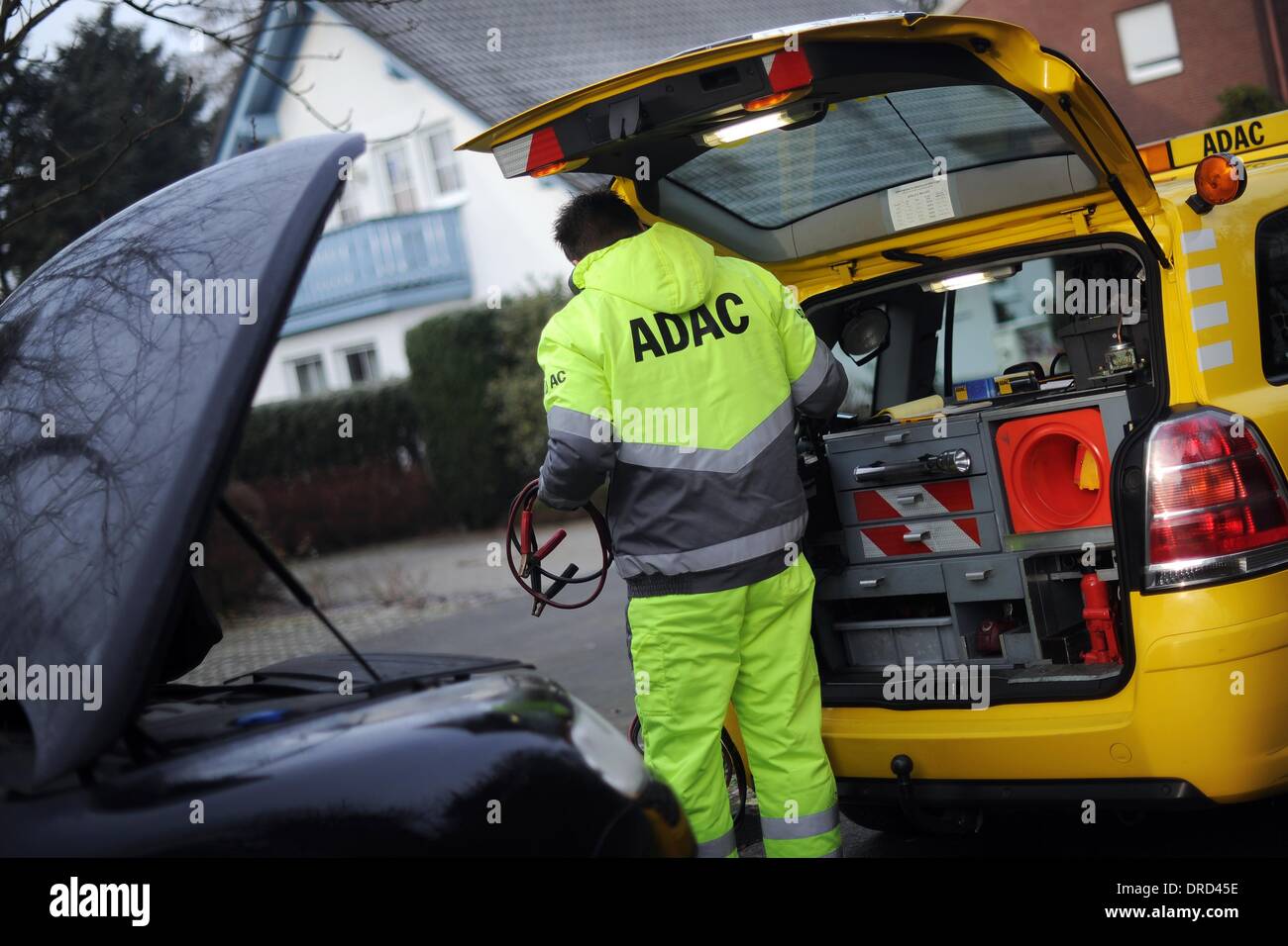 Breakdown assistant hi-res stock photography and images - Alamy
