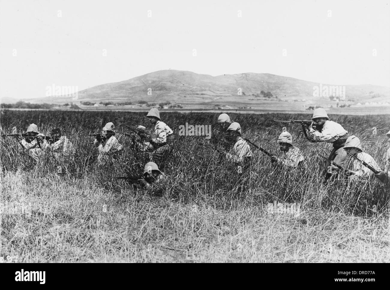 Soldiers advancing Black and White Stock Photos & Images - Alamy