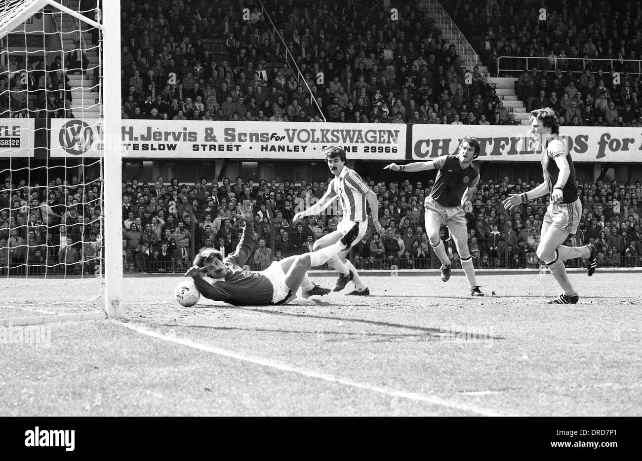 Peter withe goal hi-res stock photography and images - Alamy