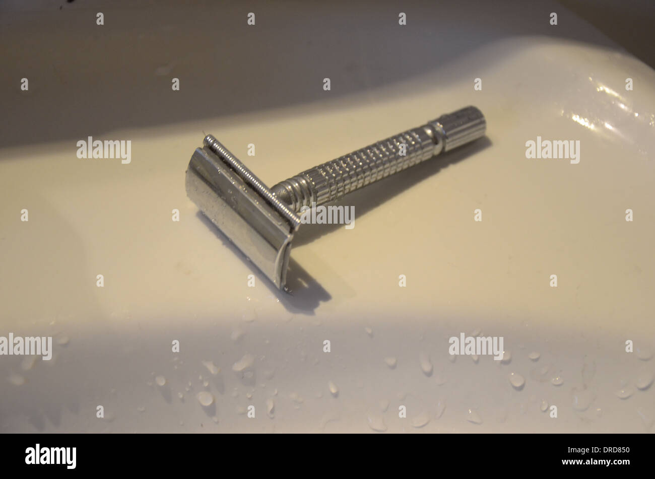 Safety razor hi-res stock photography and images - Alamy