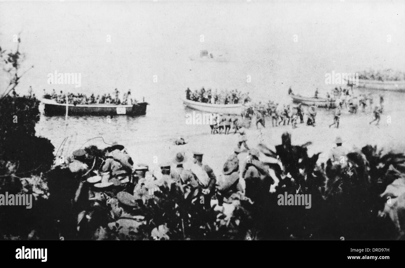 British soldiers landing at gallipoli hi-res stock photography and ...