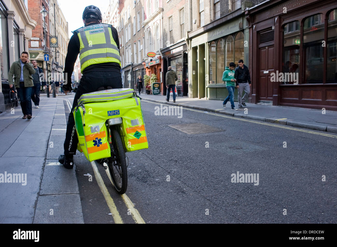 London ambulance service paramedic bicycle hi-res stock photography and ...