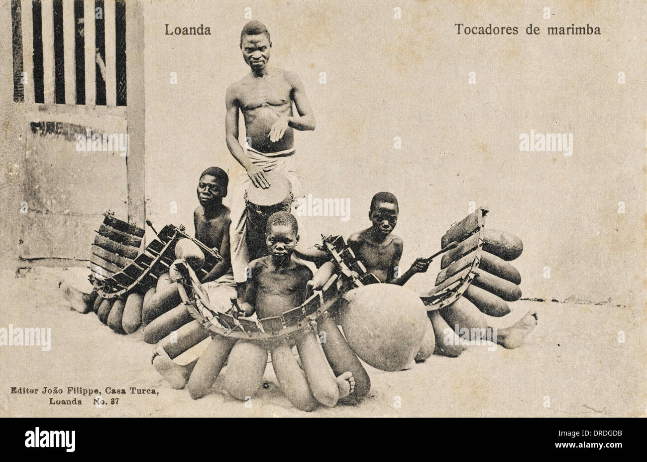 African marimba players hi-res stock photography and images - Alamy