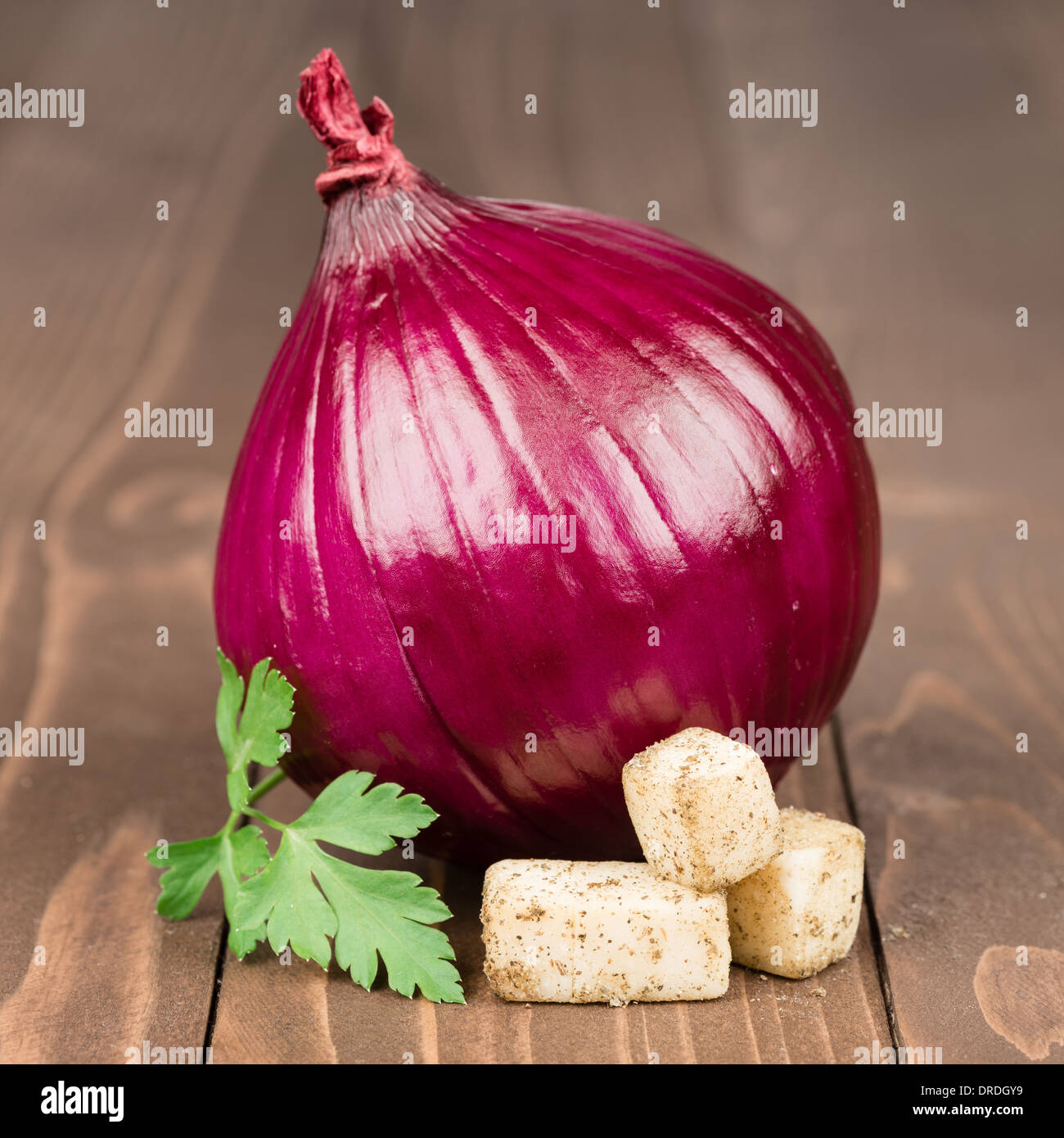 Red onion parsley hi-res stock photography and images - Alamy