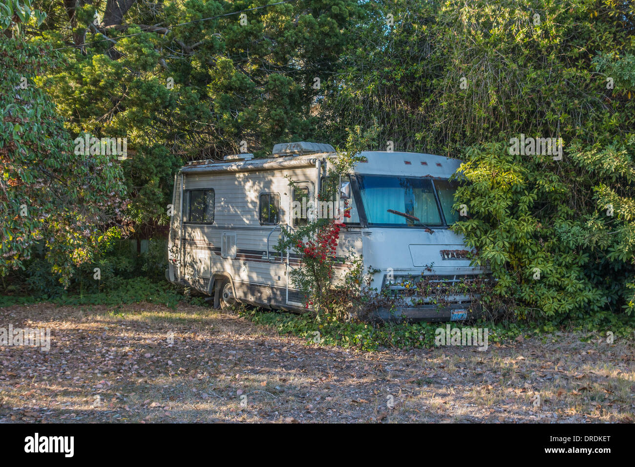 Abandoned motorhome hi-res stock photography and images - Alamy
