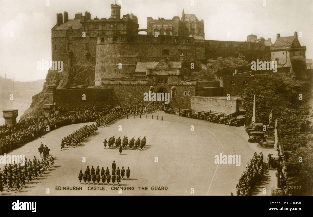 Changing the guard edinburgh castle hi-res stock photography and images ...