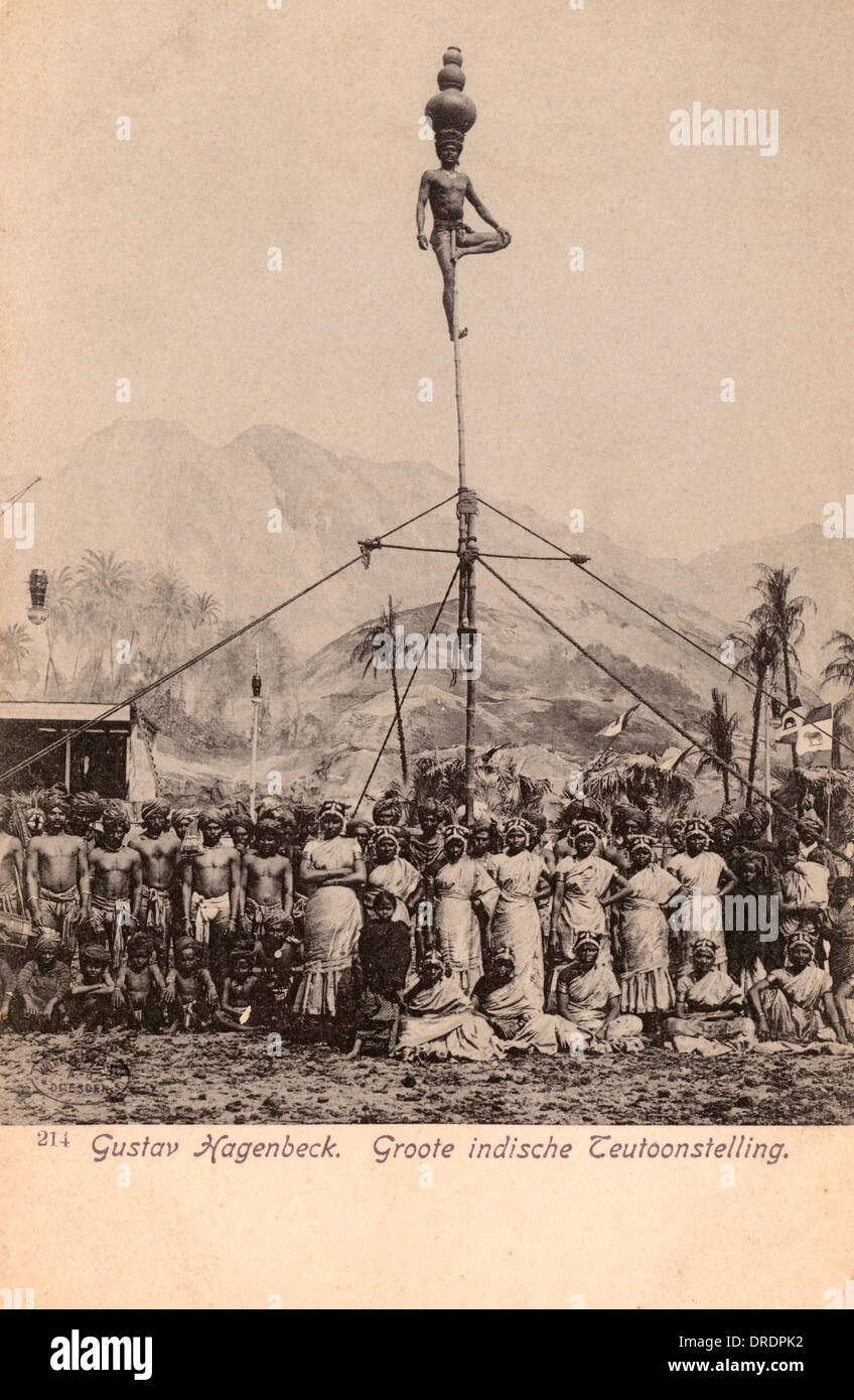 Acrobat and circus performers hi-res stock photography and images - Alamy