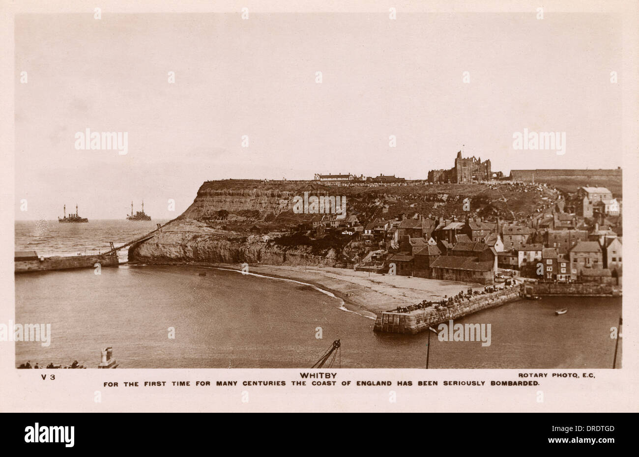 Whitby cliffs hi-res stock photography and images - Alamy