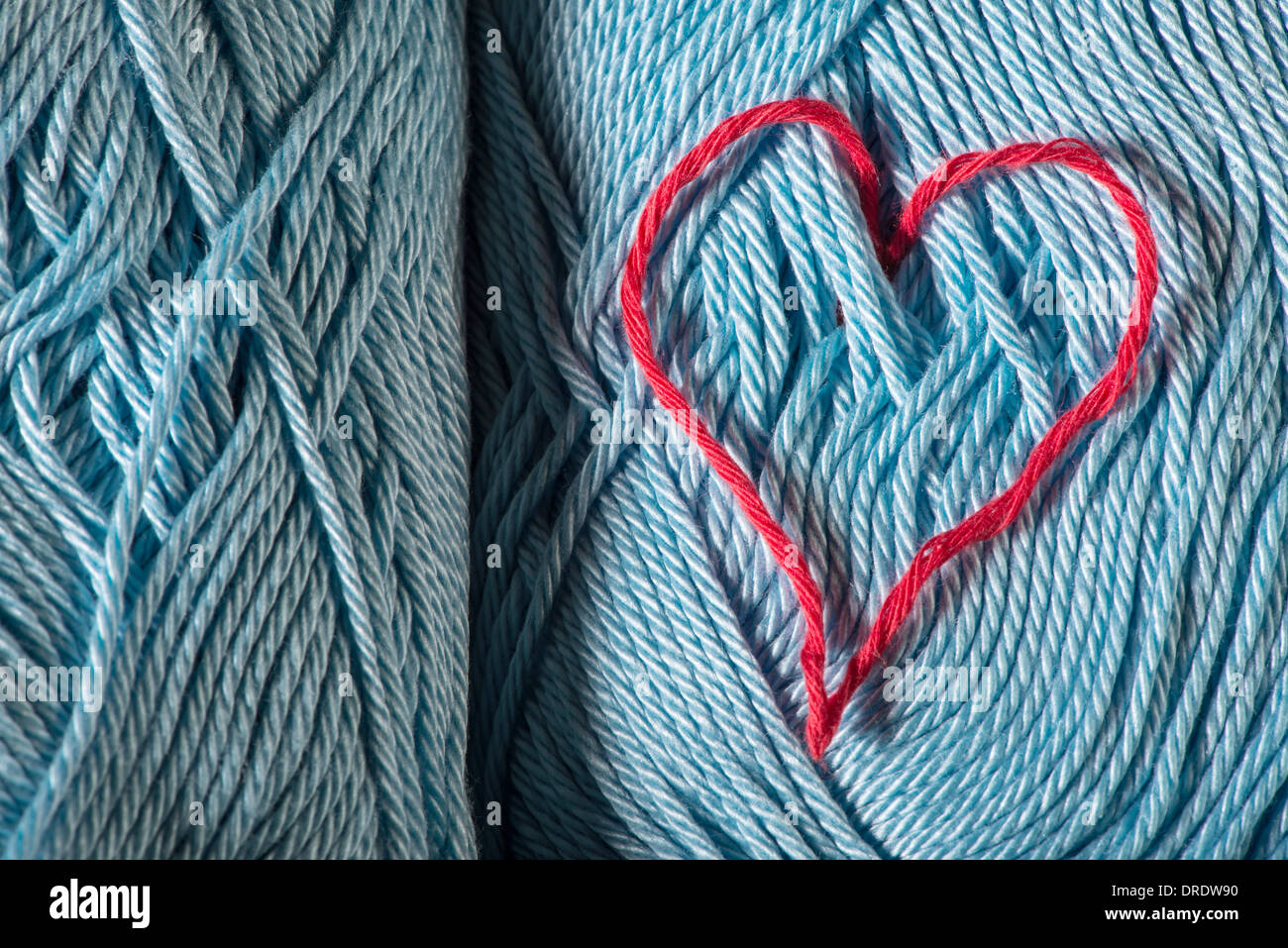 Blue winter background heart hi-res stock photography and images - Alamy