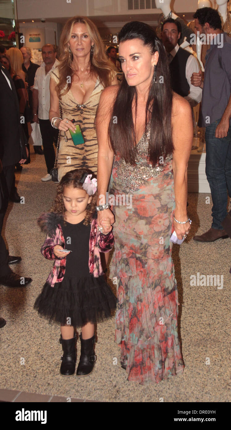 Portia Umansky and Kyle Richards The pre-opening cocktail party of Kyle ...