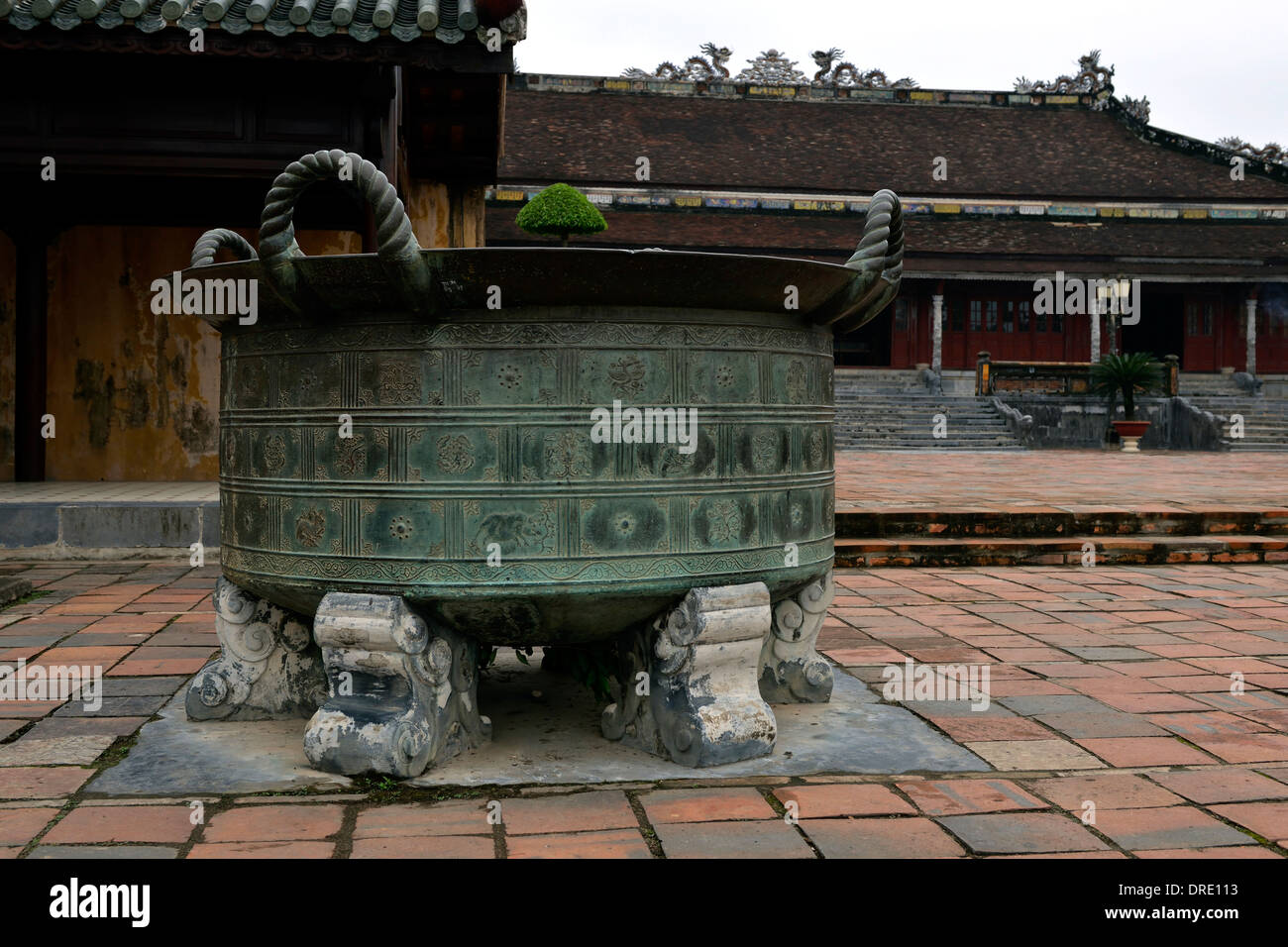 Tub of water Stock Photo - Alamy