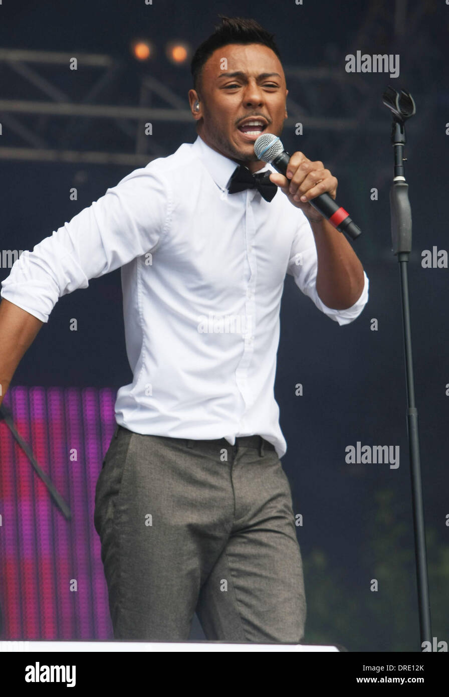 Party in park 2012 temple hi-res stock photography and images - Alamy