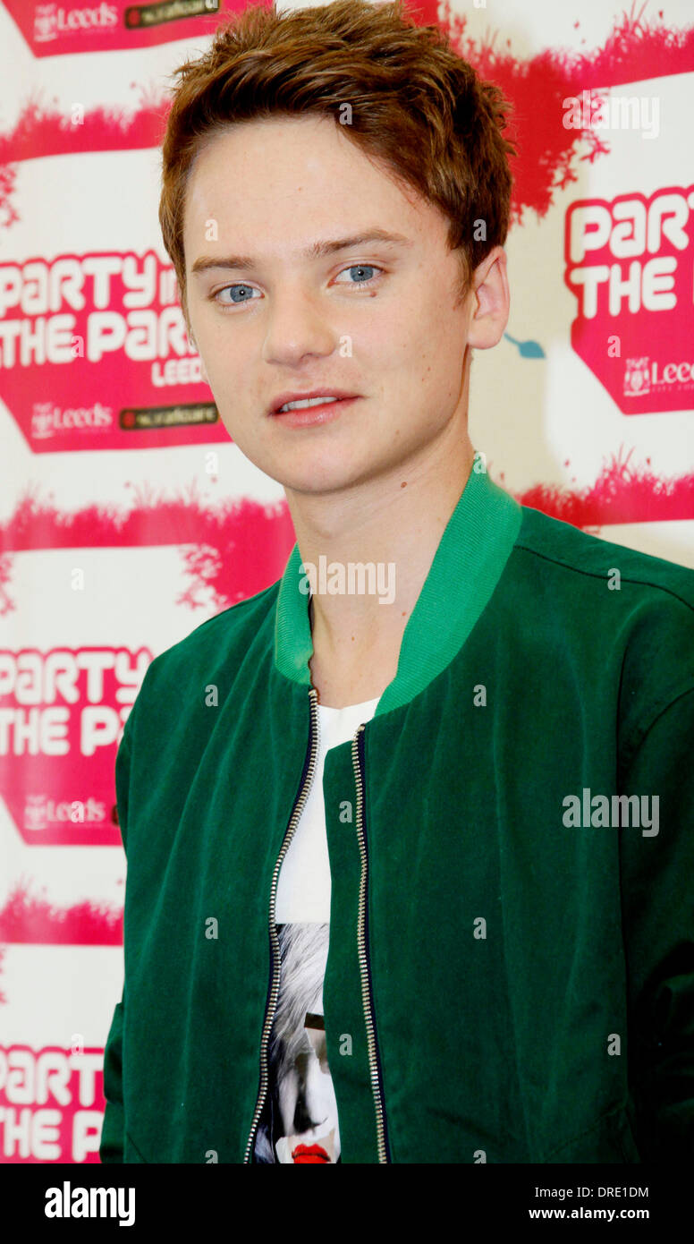 Party in park 2012 temple hi-res stock photography and images - Alamy