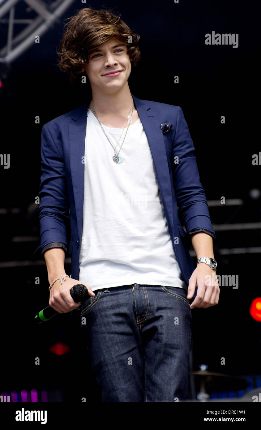 Harry styles one direction party hi-res stock photography and images ...
