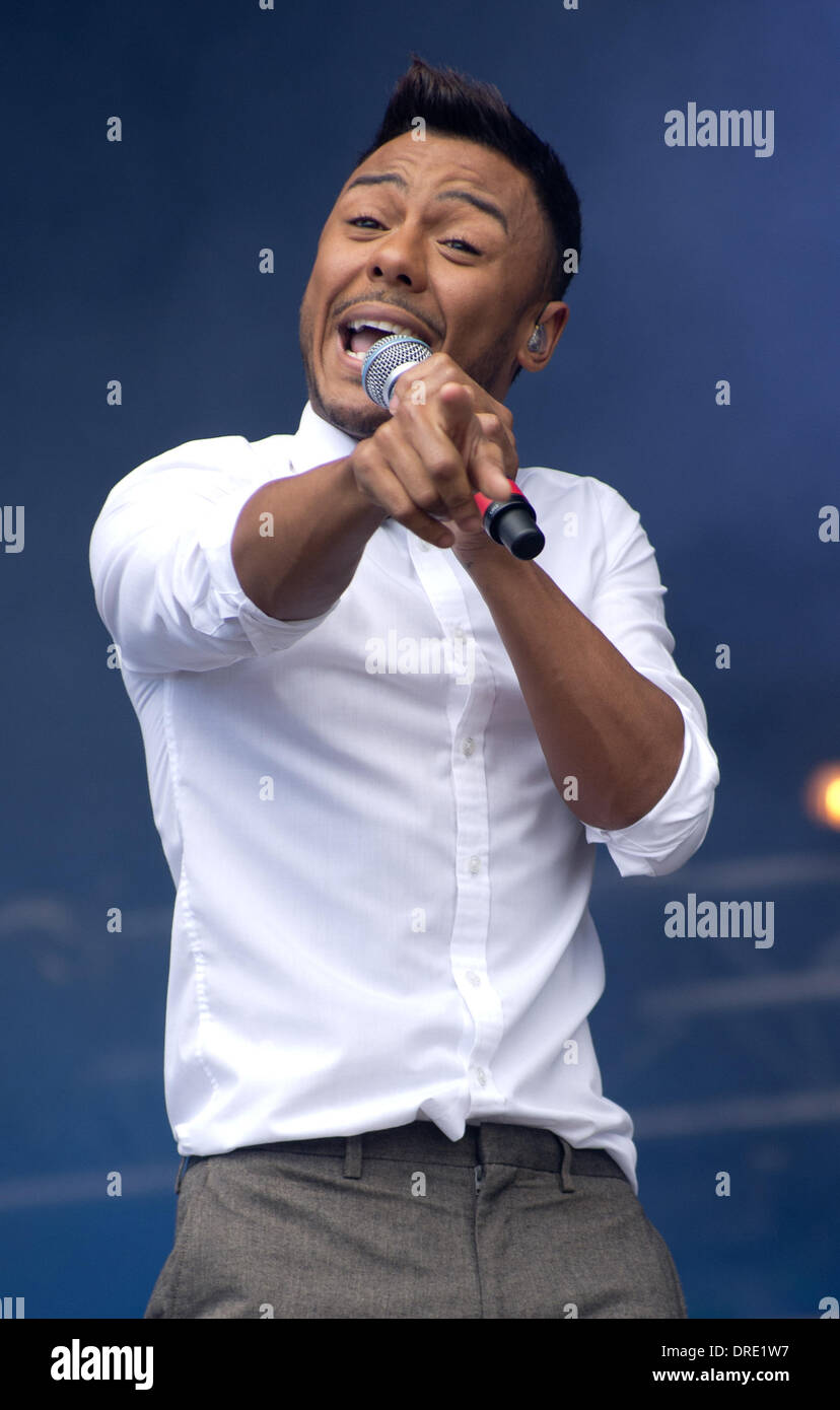 Party in park 2012 temple hi-res stock photography and images - Alamy