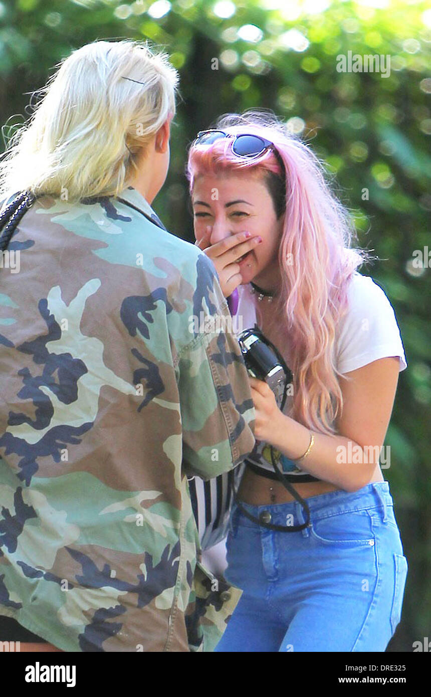 Amy winehouse fan hi-res stock photography and images - Alamy