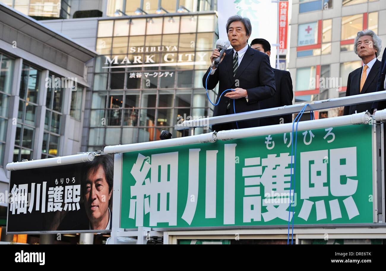 Tokyo, Japan. 23rd Jan, 2014. Japan's former prime ministers Morihiro Hosokawa speaks to people ...