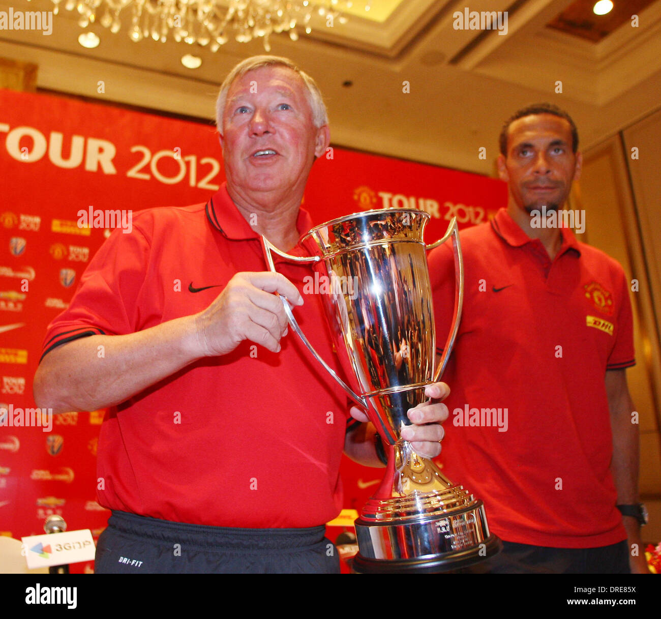Rio Ferdinand and Sir Alex Ferguson Manchester United press conference ...