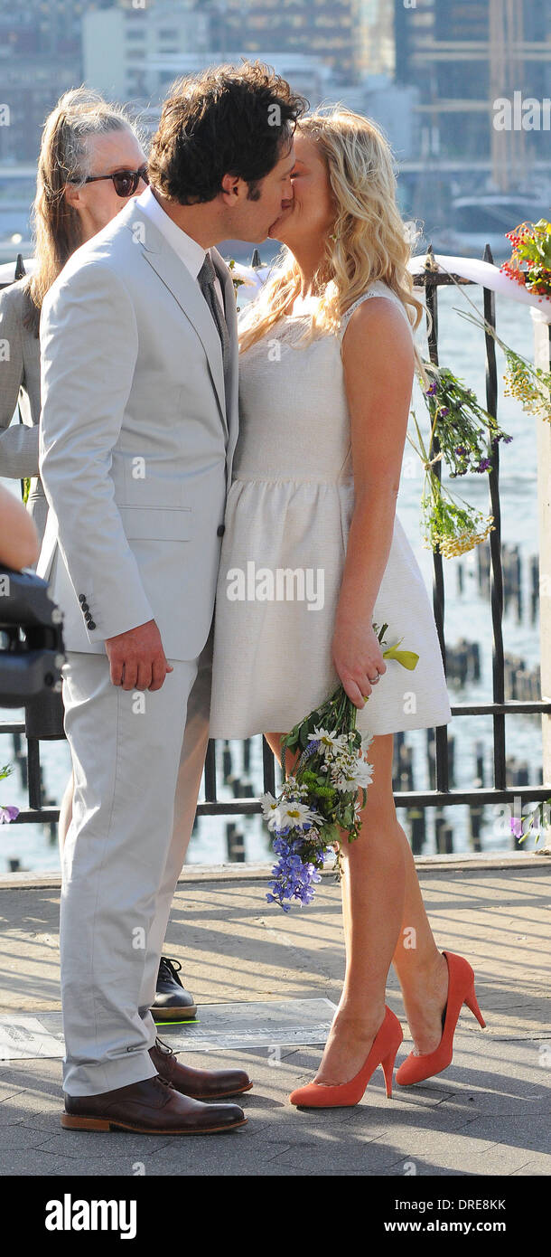 Paul Rudd and Amy Poehler filming "They Came Together" on location in ...
