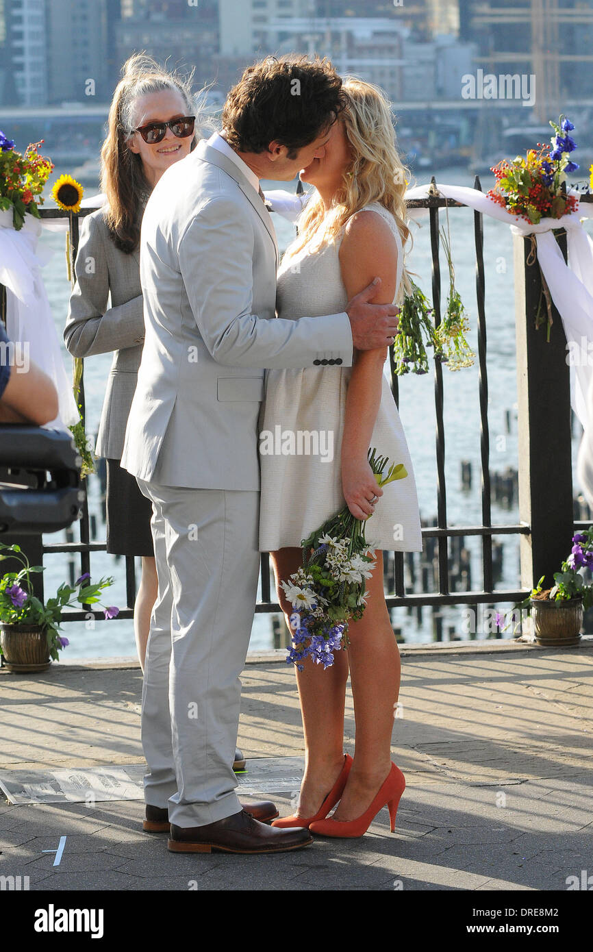 Paul Rudd and Amy Poehler filming "They Came Together" on location in ...