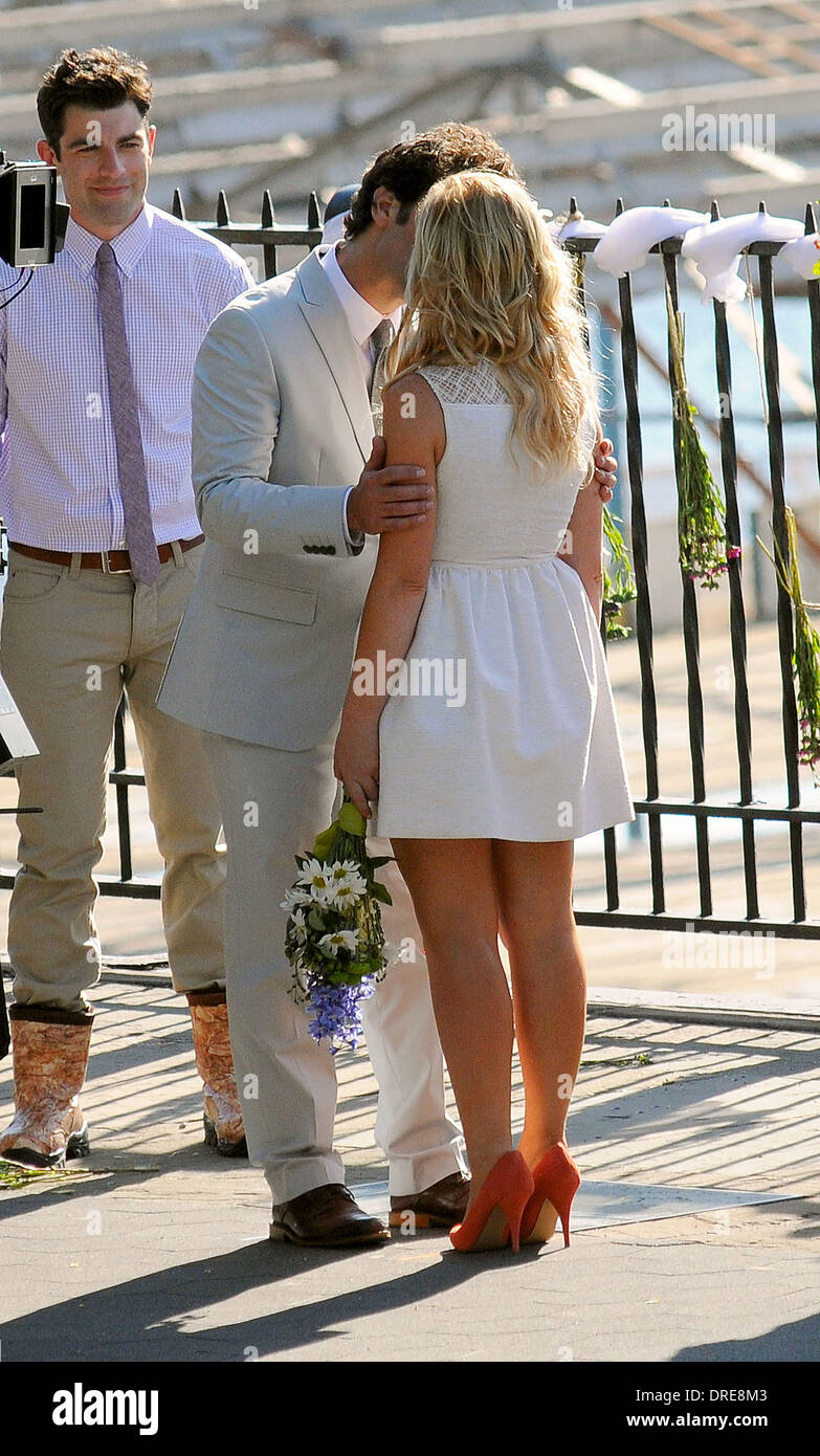 Paul Rudd and Amy Poehler filming "They Came Together" on location in ...