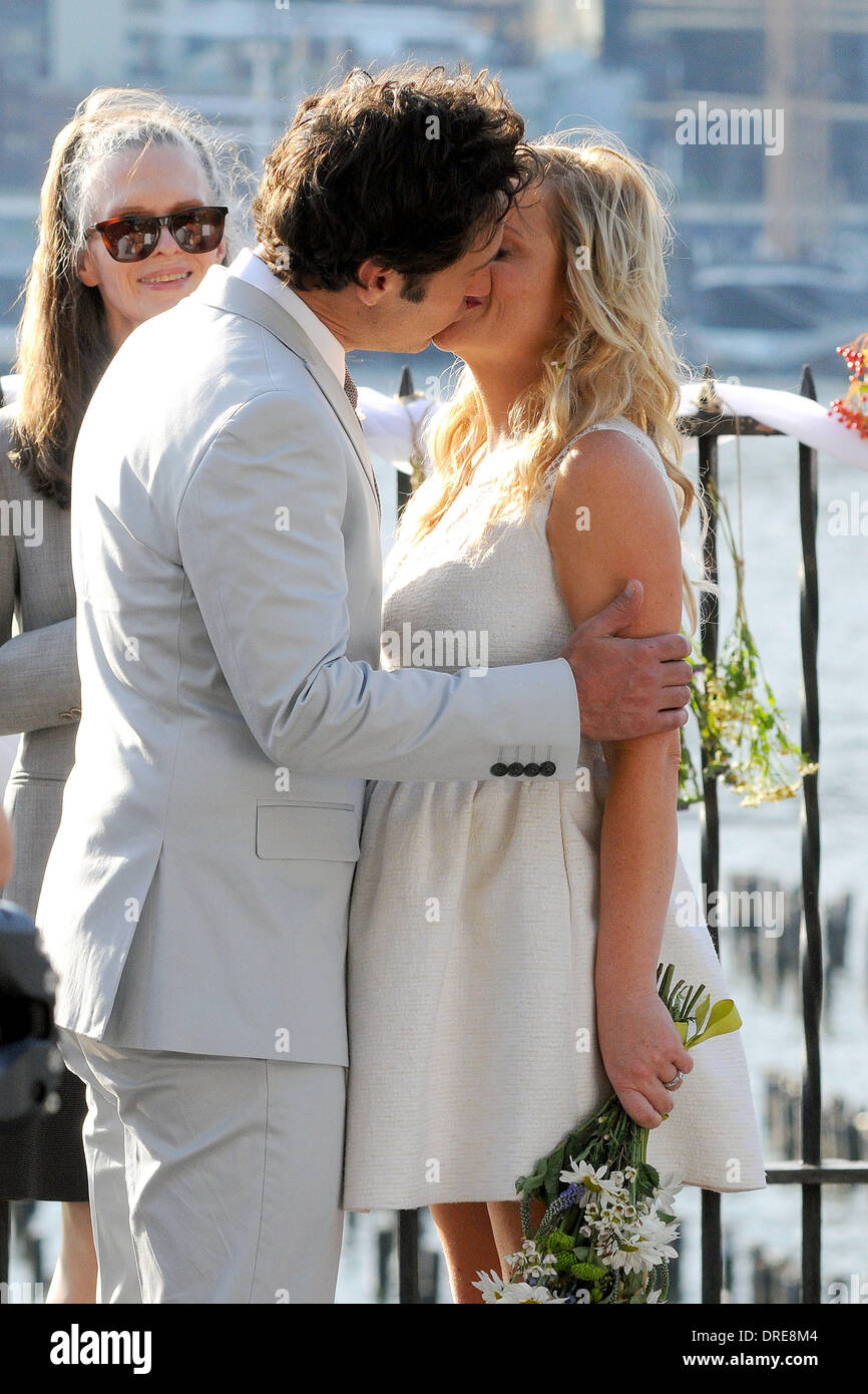 Paul Rudd and Amy Poehler filming "They Came Together" on location in ...