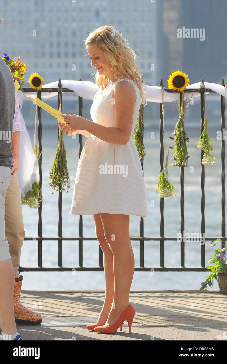 Paul Rudd and Amy Poehler filming "They Came Together" on location in ...