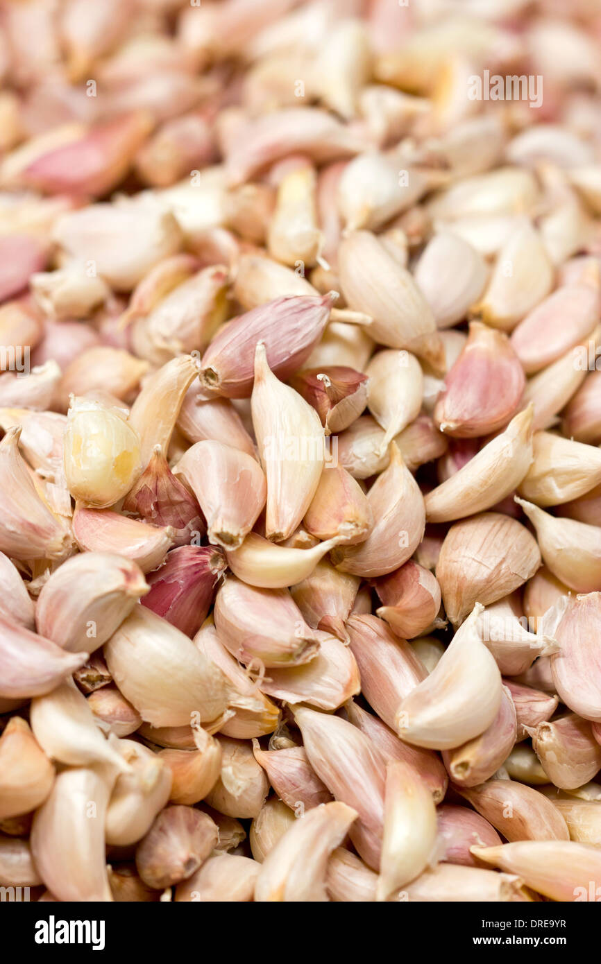 Full frame of many organic garlic cloves Stock Photo - Alamy