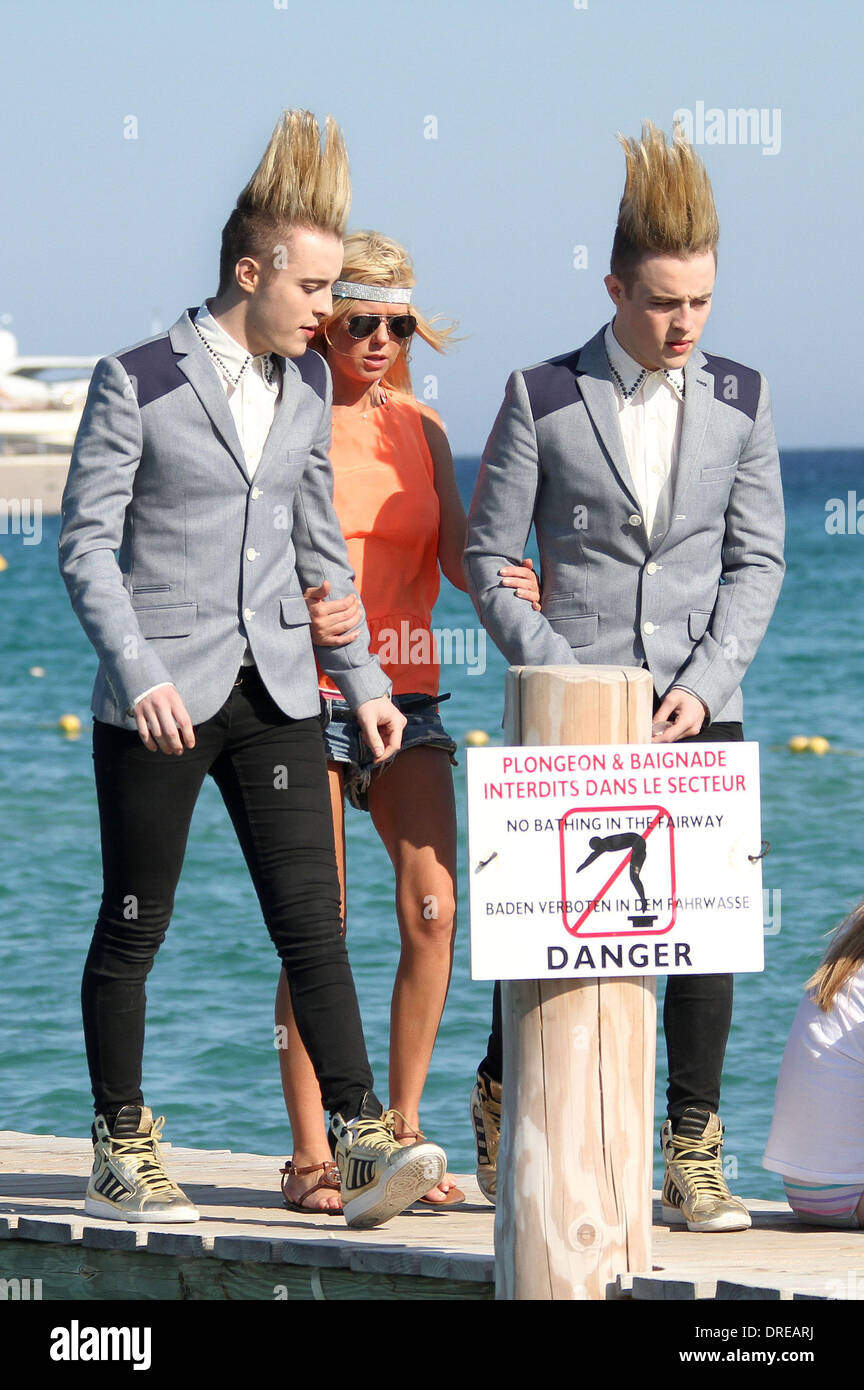 Tara Reid with the Jedward twins John and Edward Grimes boarding a boat ...