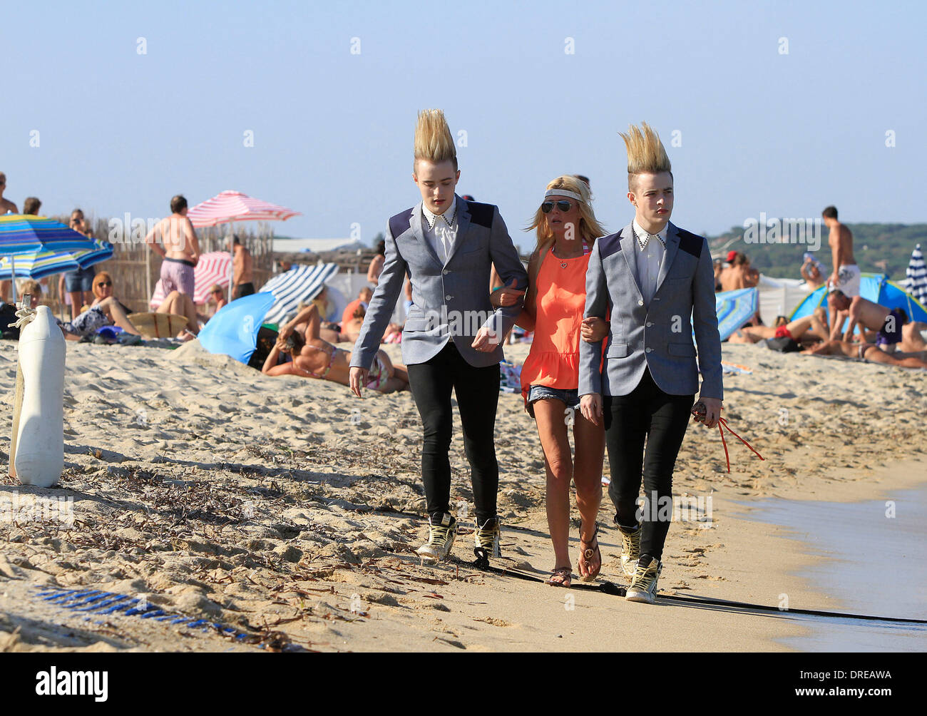 Tara Reid with the Jedward twins John and Edward Grimes boarding a boat ...