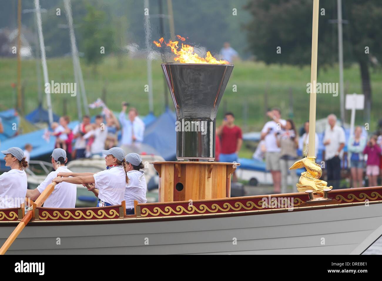 The Olympic Torch Flotilla leaves hampton court and passes Kingston ...