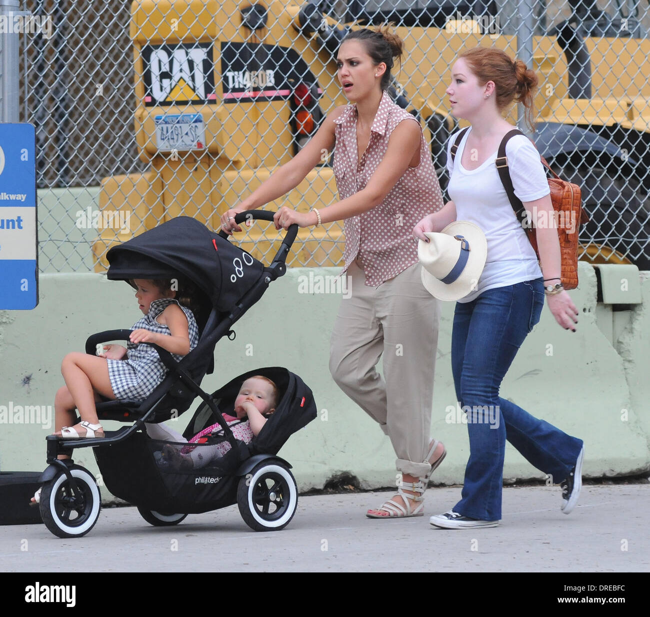 Jessica Alba and daughters Honor Marie Warren and Haven Warren out and ...