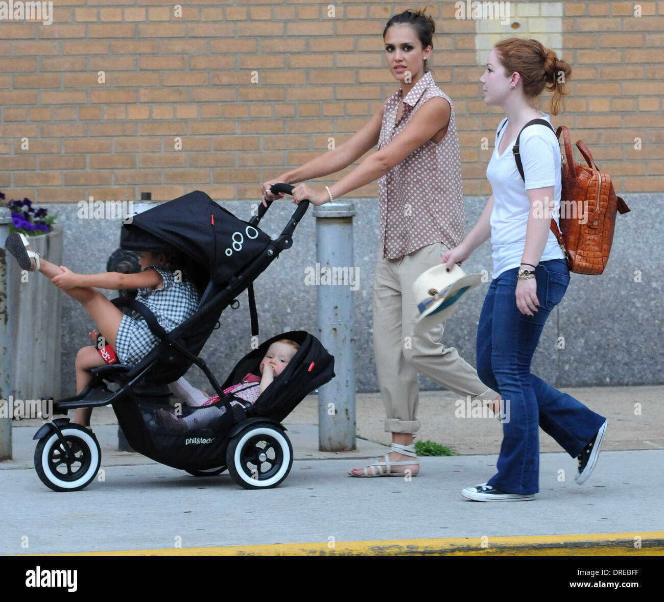 Jessica Alba and daughters Honor Marie Warren and Haven Warren out and ...