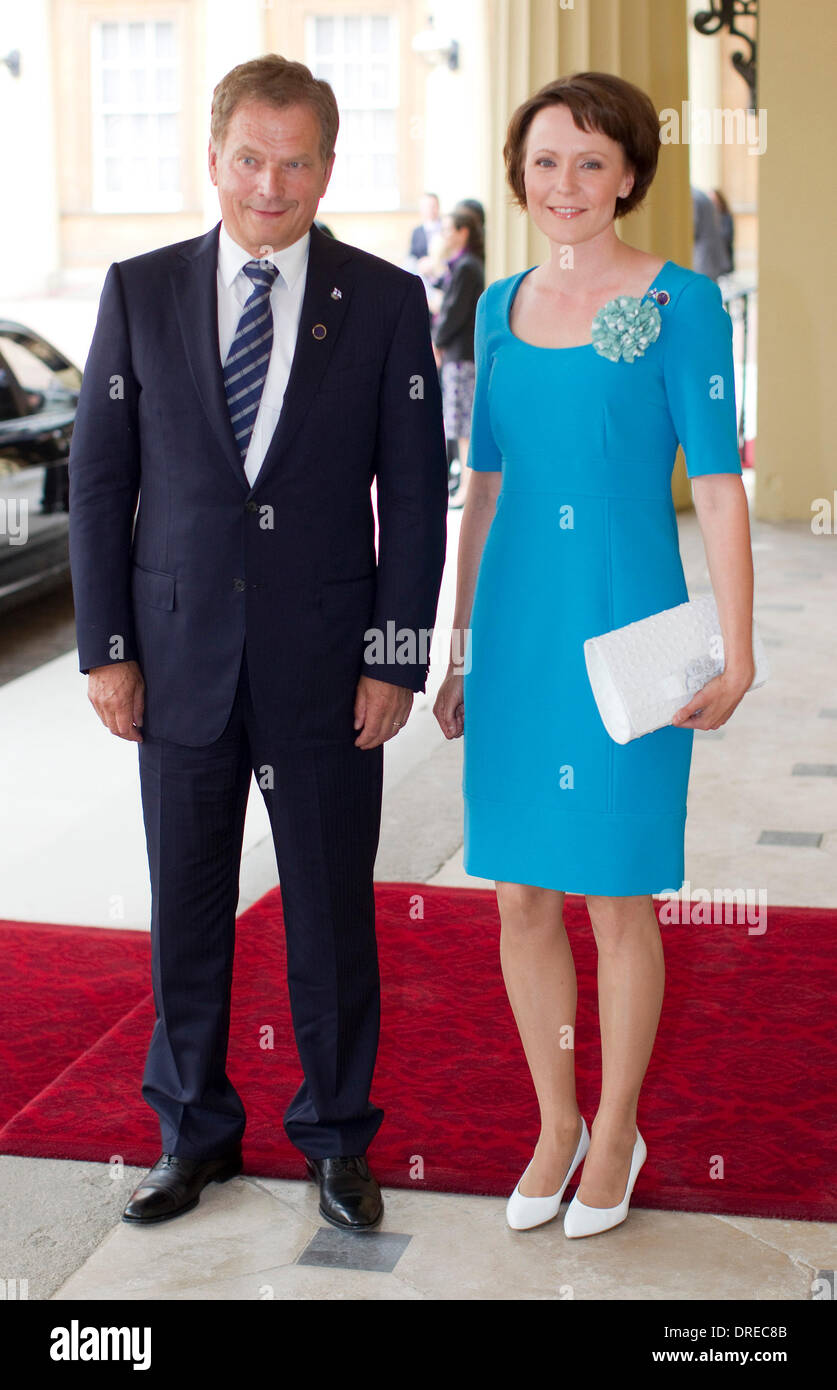 Finnish President Sauli Vainamo Niinisto Queen Elizabeth II hosts a ...