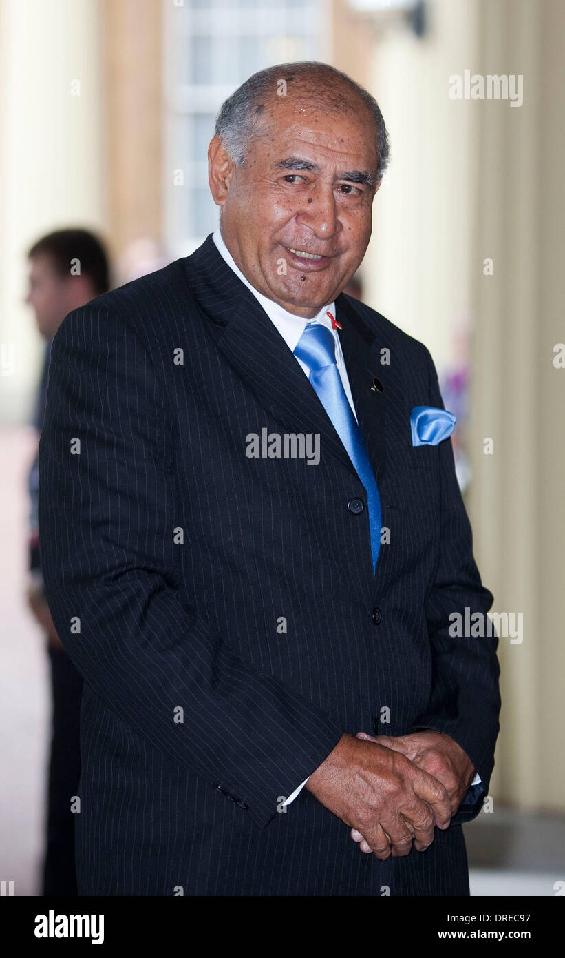 Prime Minister of Epeli Nailatikau Queen Elizabeth II hosts a reception ...