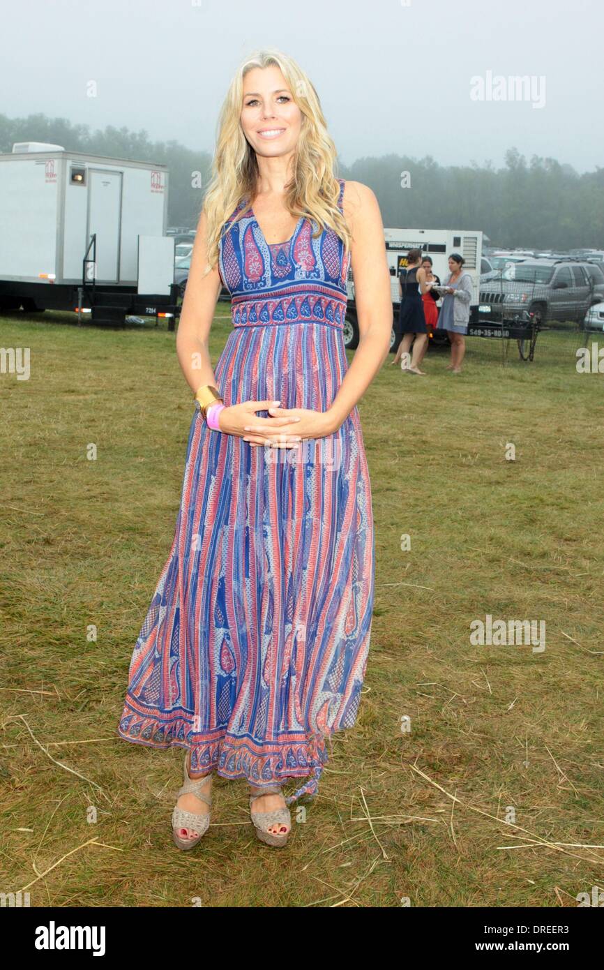 Aviva Drescher Kelly Ripa hosts Super Saturday 15 Garage Sale to raise ...