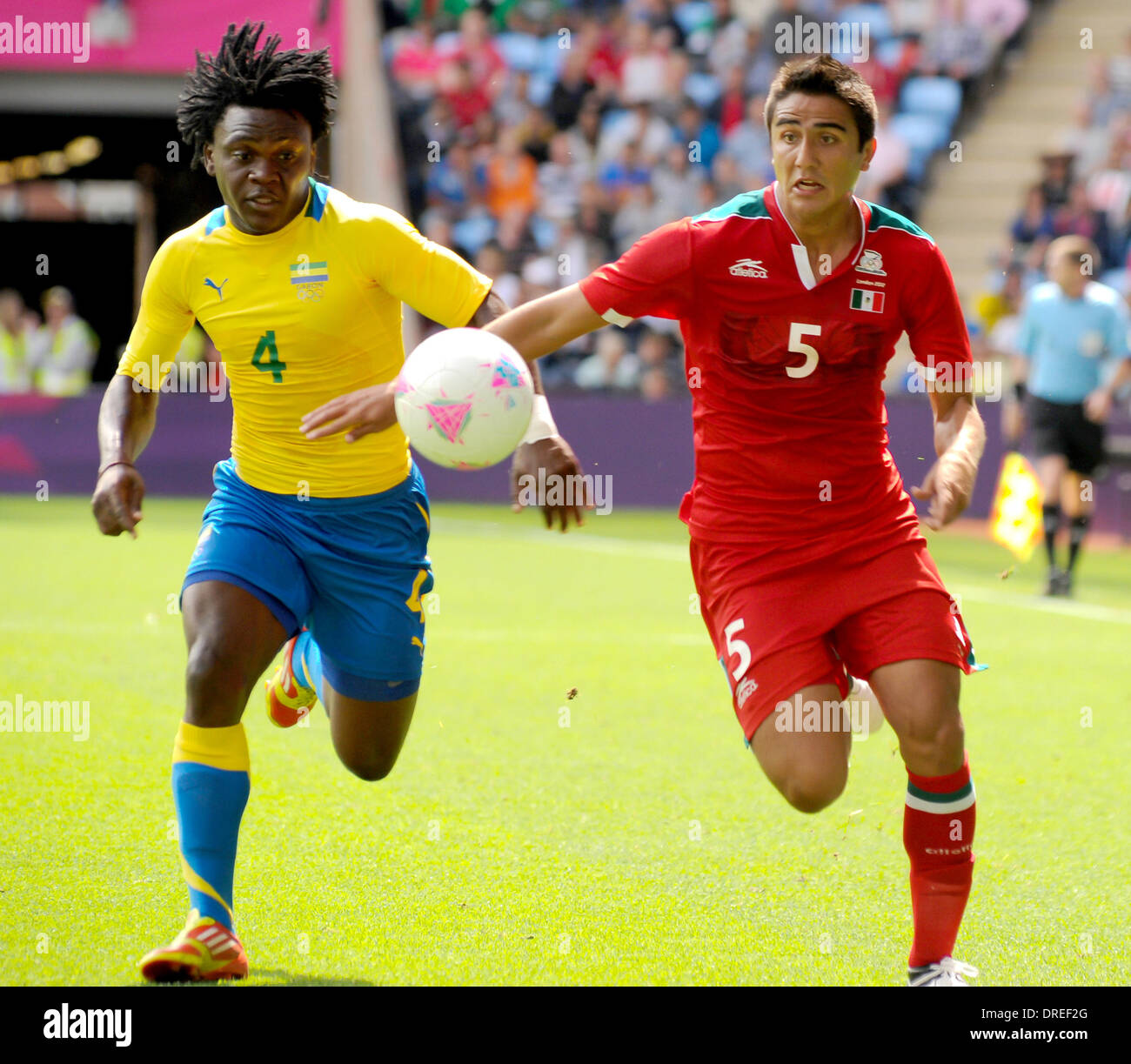 Franck Engonga and Darvin Chavez The Olympic Football Men's Preliminary ...