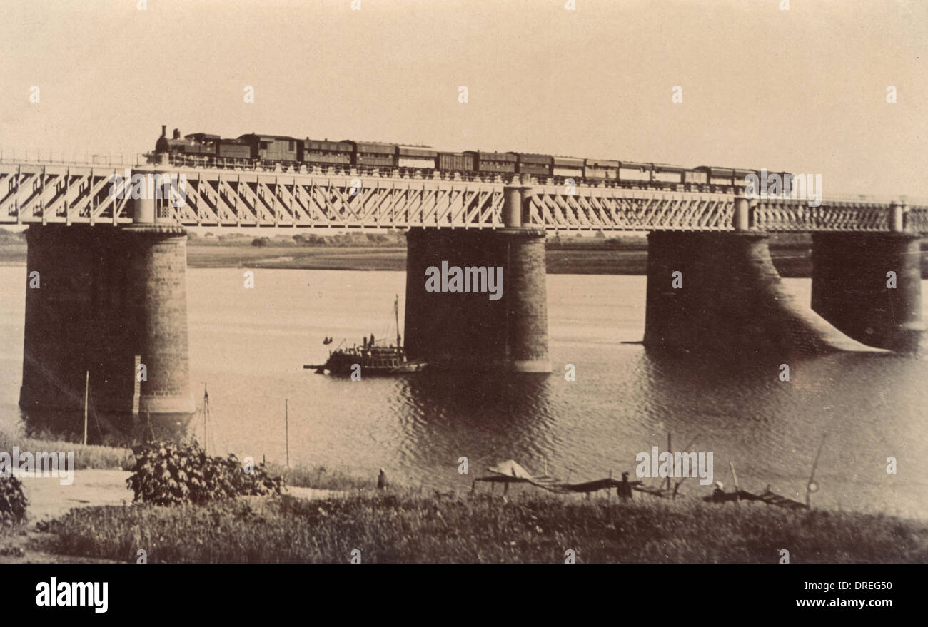 River Yamuna - Railway Bridge near Agra Stock Photo - Alamy